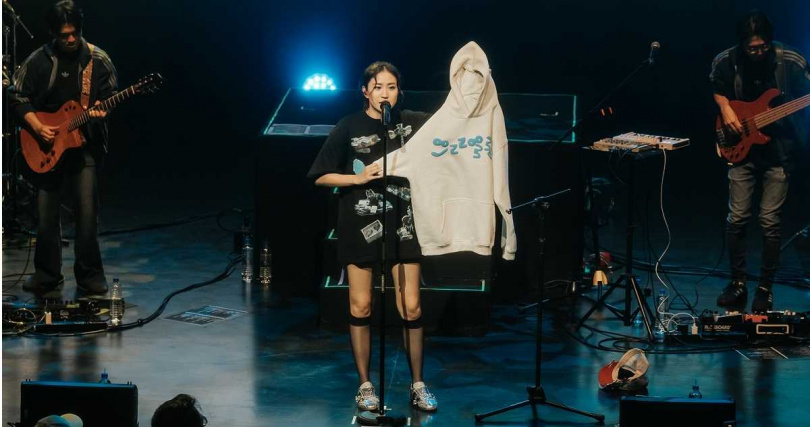 9m88為業績不擇手段 唱到一半竟當場「脫了」 | 娛樂 | CTWANT