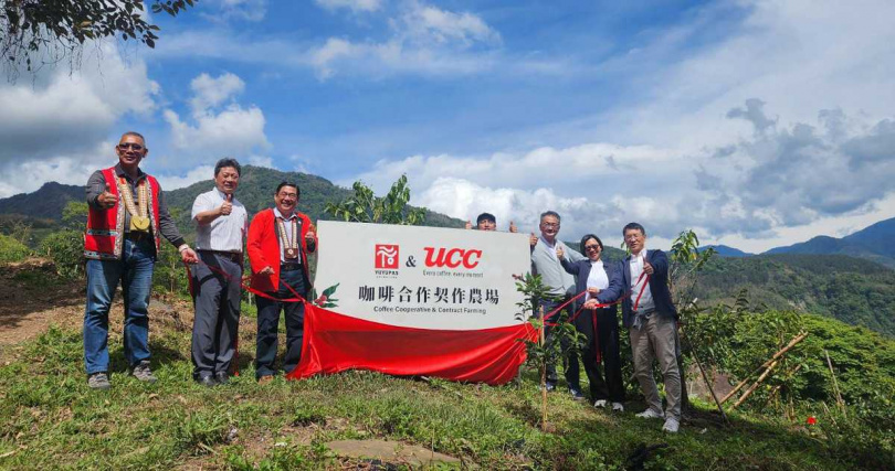 台灣UCC正式簽訂阿里山「優遊吧斯」咖啡莊園農場契作 用一杯咖啡帶您漫步台灣阿里山 | 生活 | CTWANT