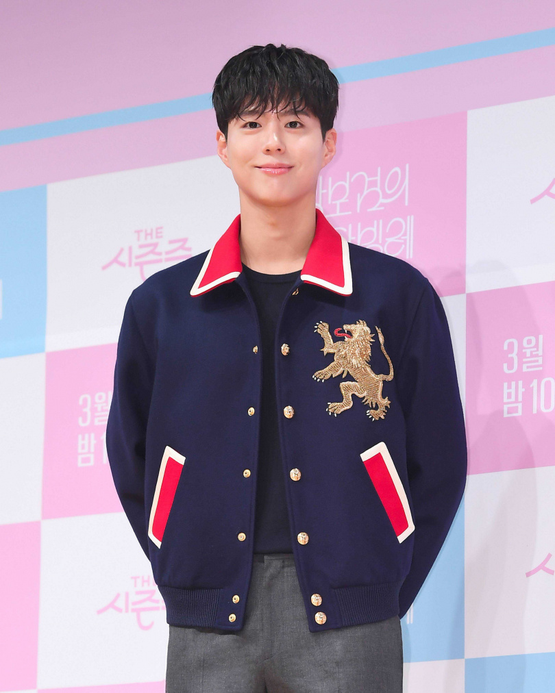 最佳男友穿搭範本！暖男朴寶劍休閒風超出圈、BTS Jin化身酷帥男神現身Coldplay世巡 | 漂亮 | CTWANT