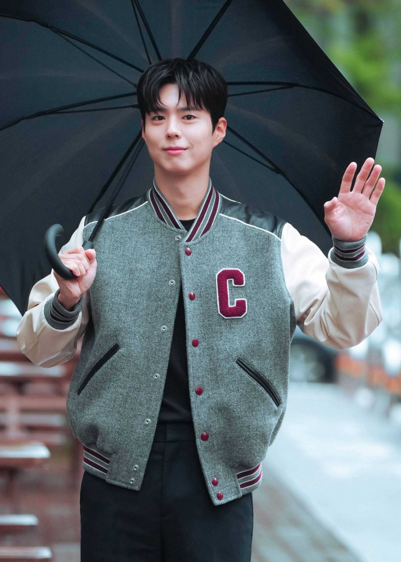 最佳男友穿搭範本！暖男朴寶劍休閒風超出圈、BTS Jin化身酷帥男神現身Coldplay世巡 | 漂亮 | CTWANT