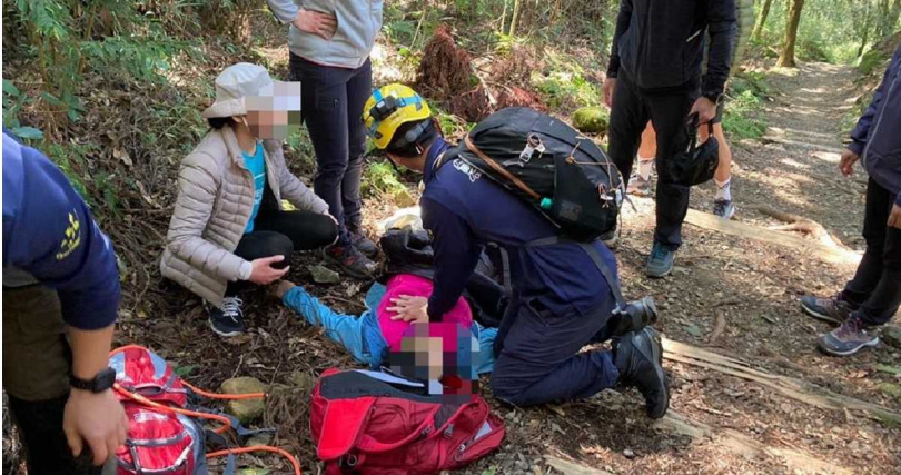 登阿里山古道腳程慢脫隊！婦人突「倒臥步道」登山客急CPR救不回 | 社會 | CTWANT