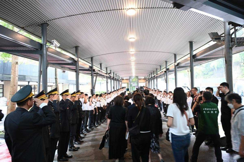 勇消吳恩碩落水殉職 今告別式國旗覆棺親友含淚送別 | 社會 | CTWANT