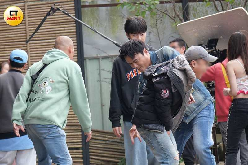 娛樂報報／女團驚遇瘋狂粉絲大鬧現場 BL鮮肉男星帥氣壓倒制伏 | 娛樂 | CTWANT