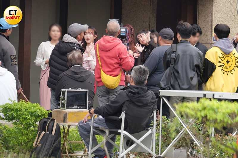 娛樂報報／女團驚遇瘋狂粉絲大鬧現場 BL鮮肉男星帥氣壓倒制伏 | 娛樂 | CTWANT