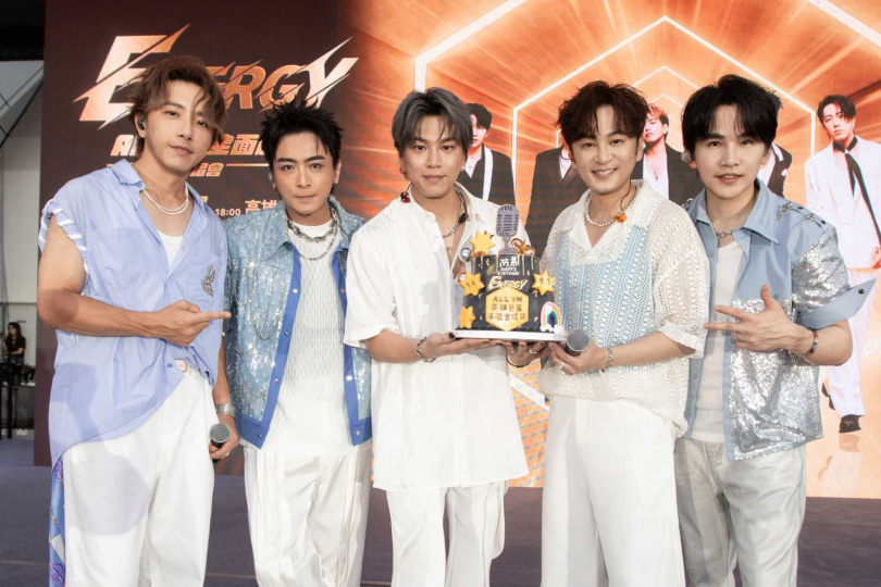 Energy簽唱會簽到凌晨2點 坤達曝Toro「把腹肌練成六邊形」 | 娛樂 | CTWANT