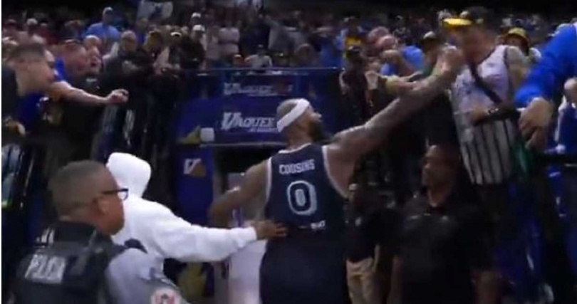 波國賽場衝突！前NBA球星卡森斯遭觀眾潑酒 他回敬中指後遭驅離 | 生活 | CTWANT