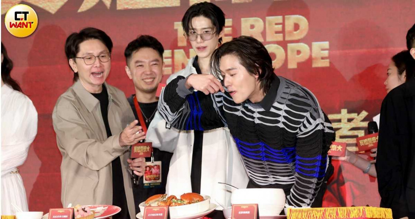 BKPP登台甜蜜餵食共吃佛跳牆 Billkin許願三餐都要喝珍奶 | 娛樂 | CTWANT