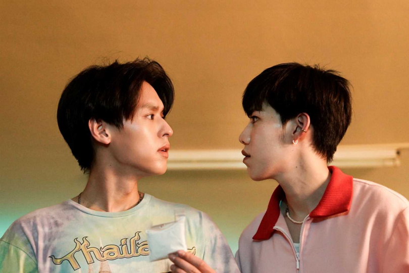 泰版《鬼家人》恥度再升級！ Billkin裸奔跳鋼管 PP胯下滑出喊「老公」 | 娛樂 | CTWANT