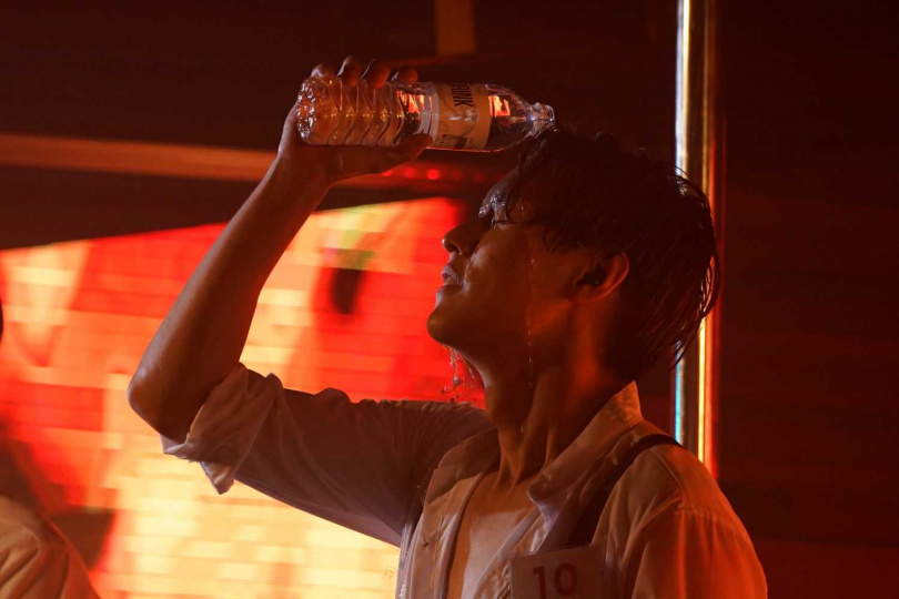 泰版《鬼家人》恥度再升級！ Billkin裸奔跳鋼管 PP胯下滑出喊「老公」 | 娛樂 | CTWANT