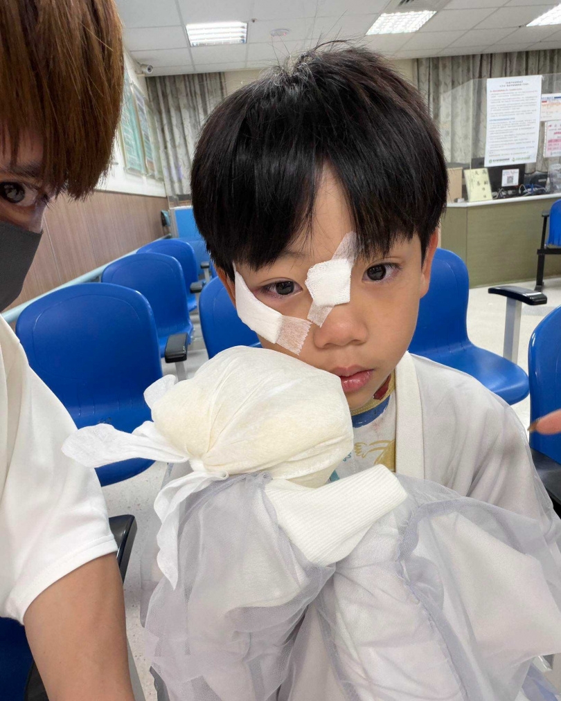 蔡桃貴連假第一天掛急診 蔡阿嘎曝兒傷勢照「臉上縫4針」險傷到眼 | 娛樂 | CTWANT