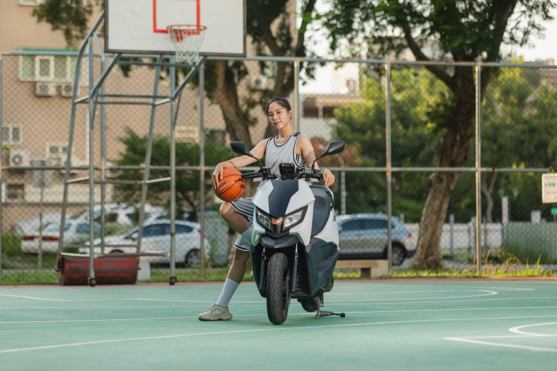 中華eMOVING慶15週年 祭出eMOVING頂規車系EZ–R 最低「0」元 | 生活 | CTWANT