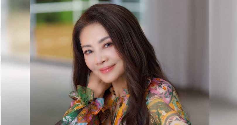 美魔女揪小鮮肉「打勾勾」 開心直呼：有滿滿的幸福感 | 娛樂 | CTWANT