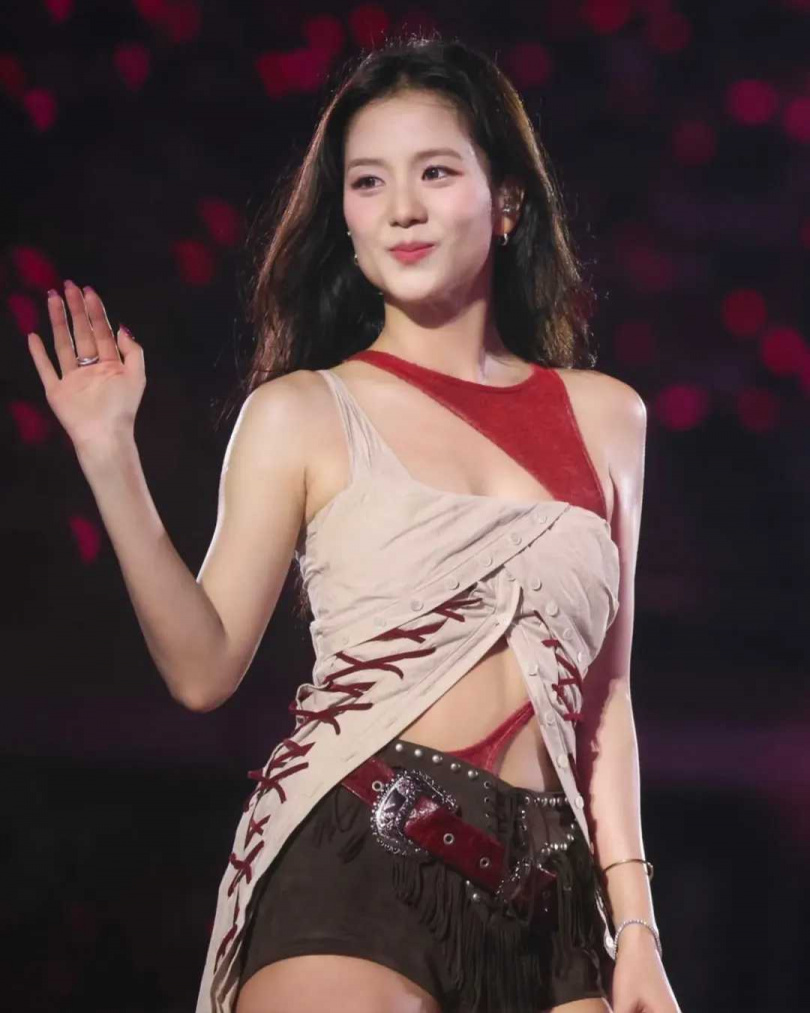 BLACKPINK《DEADLINE》世巡、Jisoo氣場全開！腳上長靴是這牌、價格意外親切 | 漂亮 | CTWANT