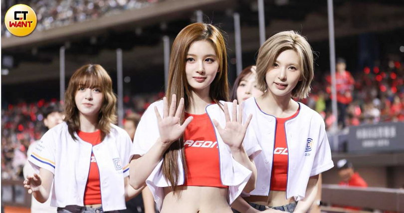 韓女團NMIXX首登台北大巨蛋 開球有備而來 | 娛樂 | CTWANT