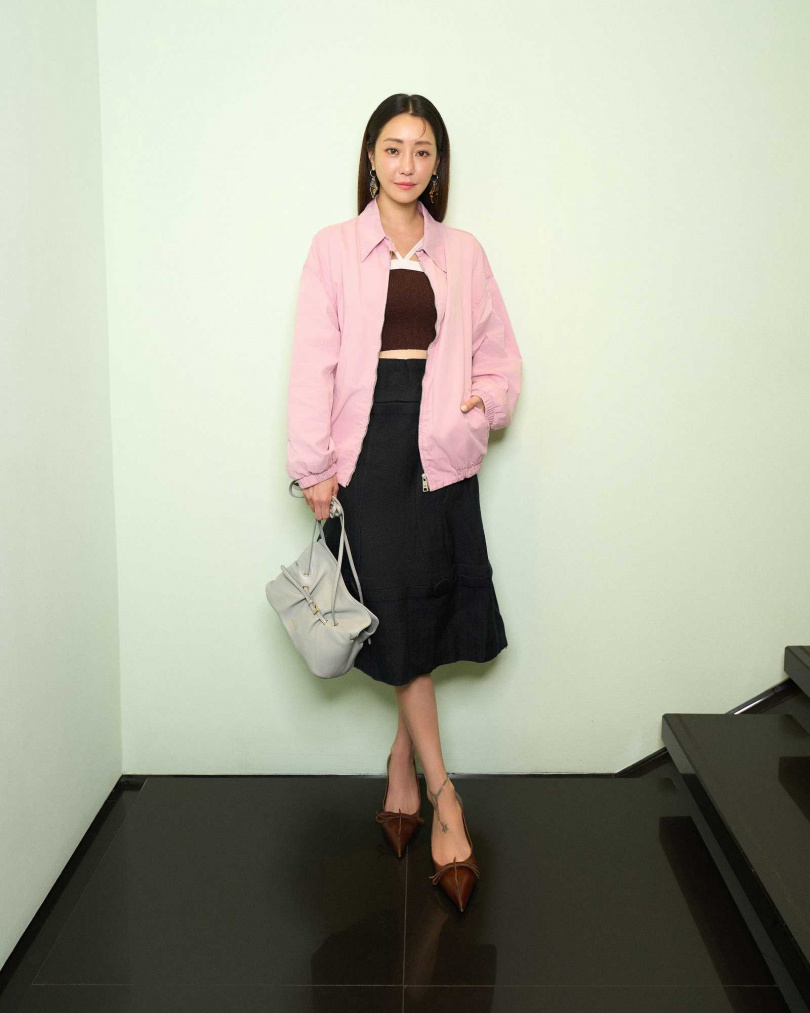 劉以豪Prada大衣配印花T反差感拉滿、自曝是大包控！謝欣穎粉色外套＋短上衣，小露腰線又甜又辣 | 漂亮 | CTWANT