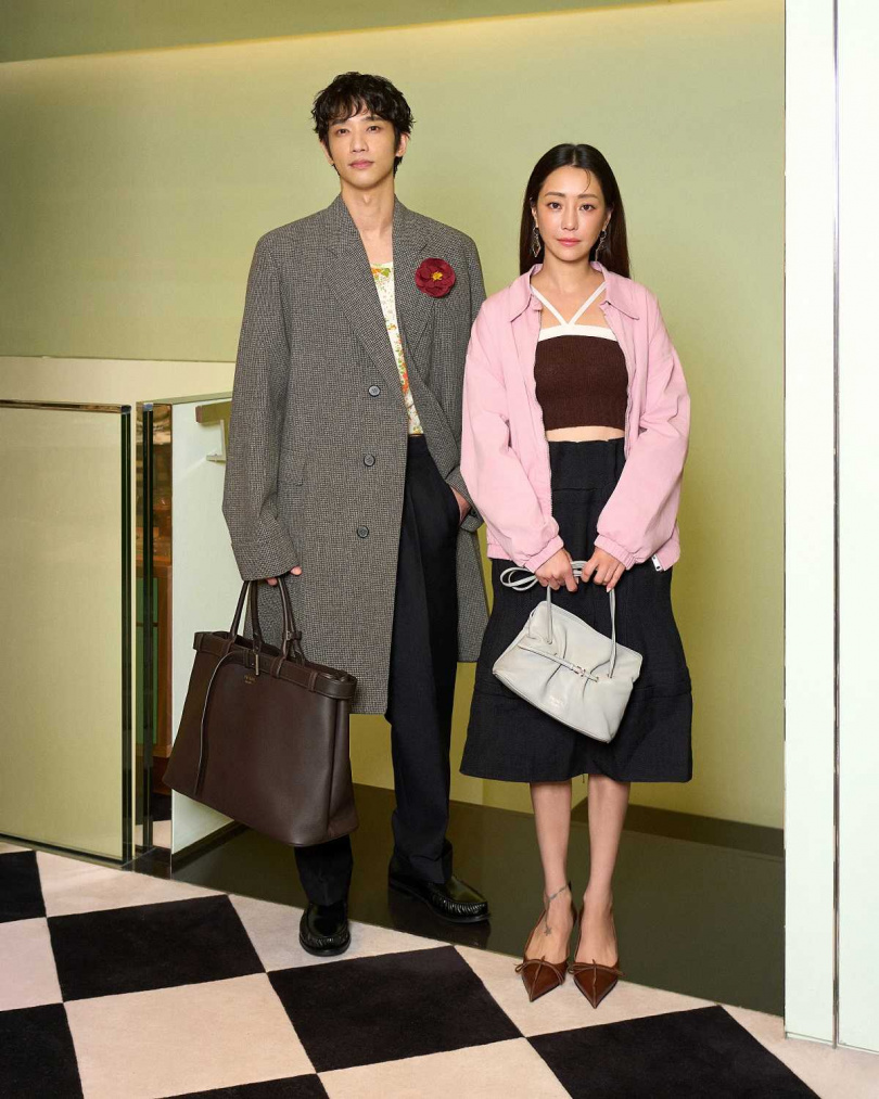 劉以豪Prada大衣配印花T反差感拉滿、自曝是大包控！謝欣穎粉色外套＋短上衣，小露腰線又甜又辣 | 漂亮 | CTWANT