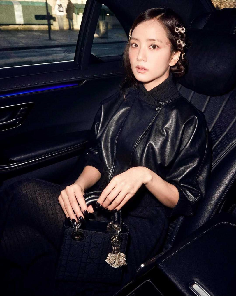 小隻女必學！Jisoo顯瘦顯高穿搭技巧：善用短版上衣、同色系穿搭視覺超修長 | 漂亮 | CTWANT