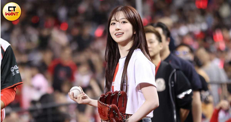 NMIXX離不開網路Lily斷線三天超痛苦 大巨蛋表演感動粉絲高分貝應援 | 娛樂 | CTWANT