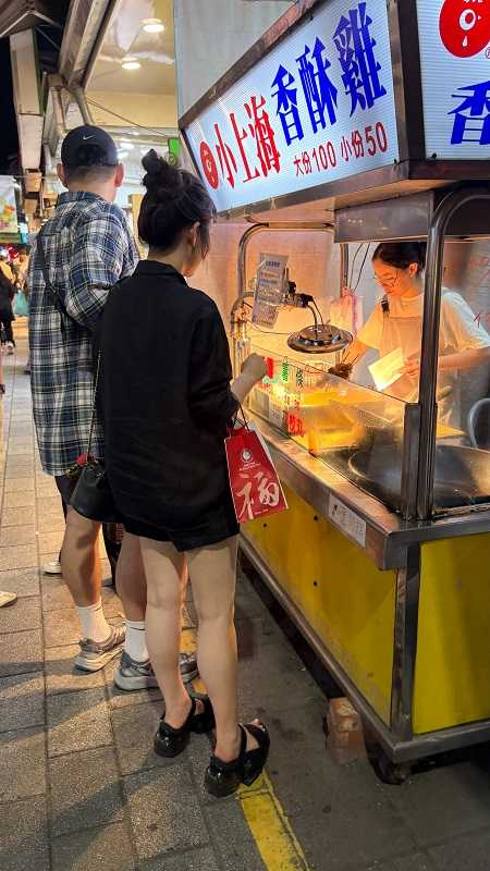 娛樂星聞／直擊張齡予「偽單身」與友人奔台南 享受Me time狂嗑小吃 | 娛樂 | CTWANT