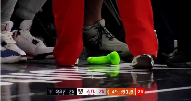 多場WNBA比賽被丟性玩具 迷因幣團體認「惡作劇」：為宣揚文化 | 生活 | CTWANT