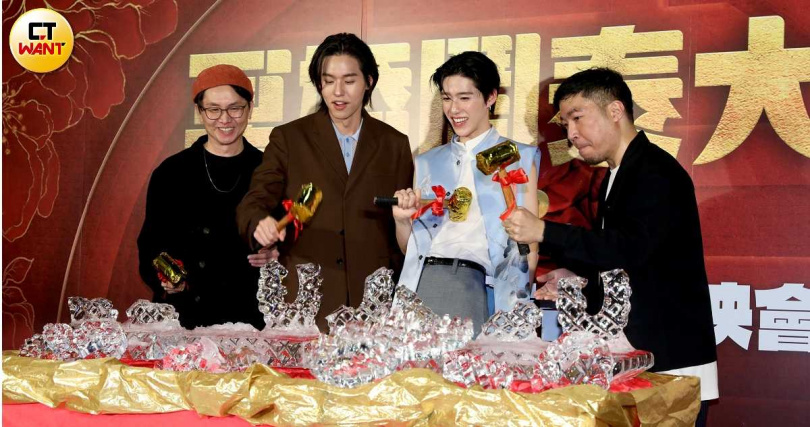 BKPP為泰版《鬼家人》冥婚玩上癮 Billkin、PP重現經典托下巴浪漫對視 | 娛樂 | CTWANT