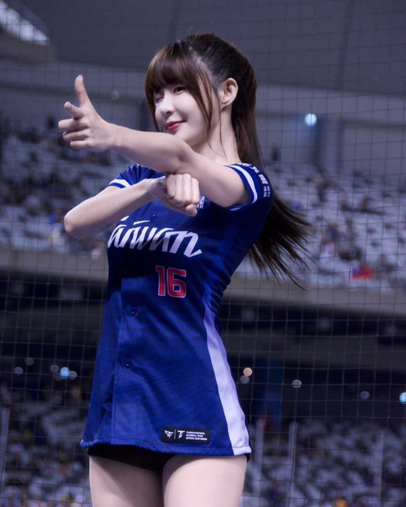 Yuri 陳洛心從「樂天女孩」畢業了！火辣身材難怪被封「地表最正啦啦隊」，減肥秘訣靠多運動、愛泡澡 | 漂亮 | CTWANT