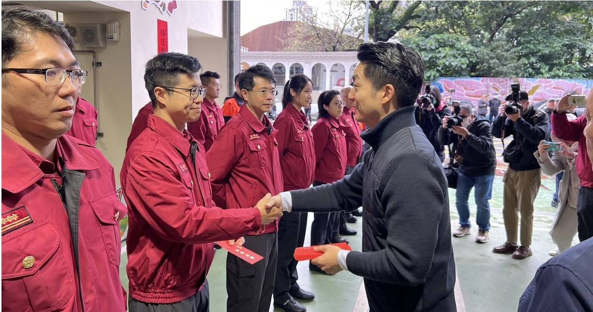 北市119除夕不打烊 蔣萬安慰勉發紅包 | 政治 | CTWANT