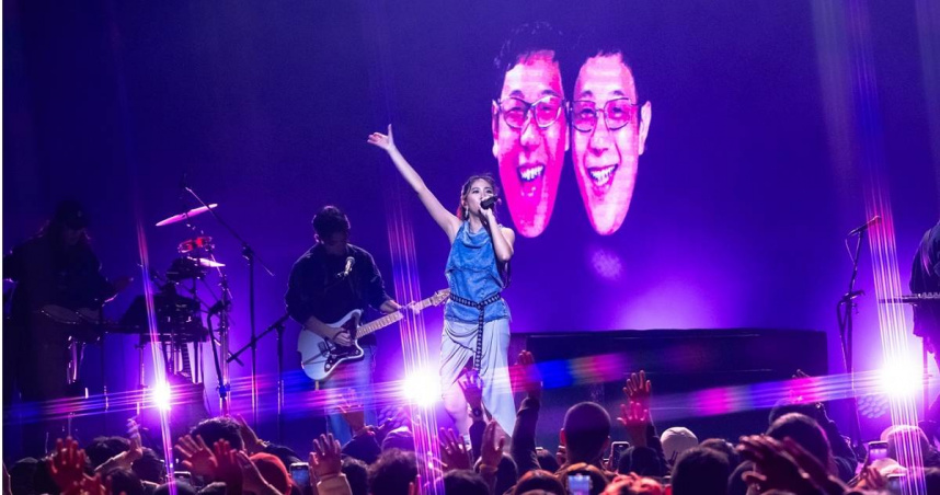 9m88為業績不擇手段 唱到一半竟當場「脫了」 | 娛樂 | CTWANT