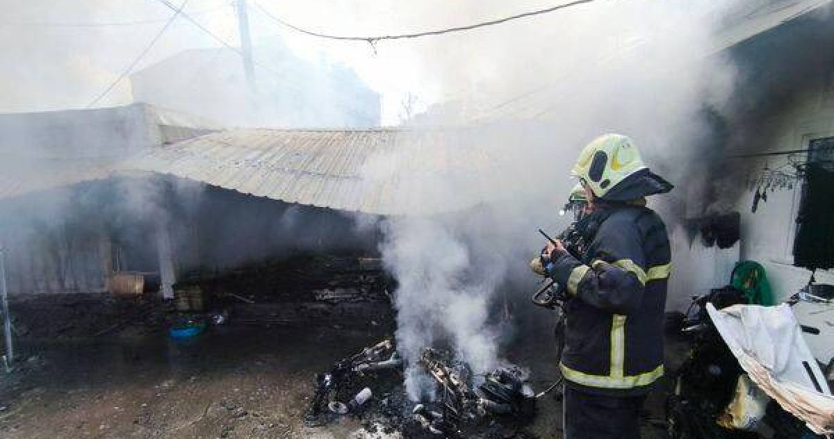 高雄三合院突冒火舌！父子驚險逃命 疑「煮食失手」釀火劫 | 社會 | CTWANT