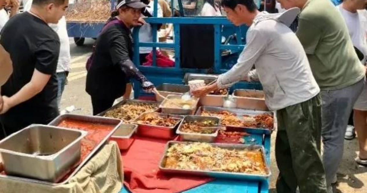 35道菜管飽只賣43「十元盒飯姐」爆紅 竟因1件事哭了：不想堅持 | 國際 | CTWANT