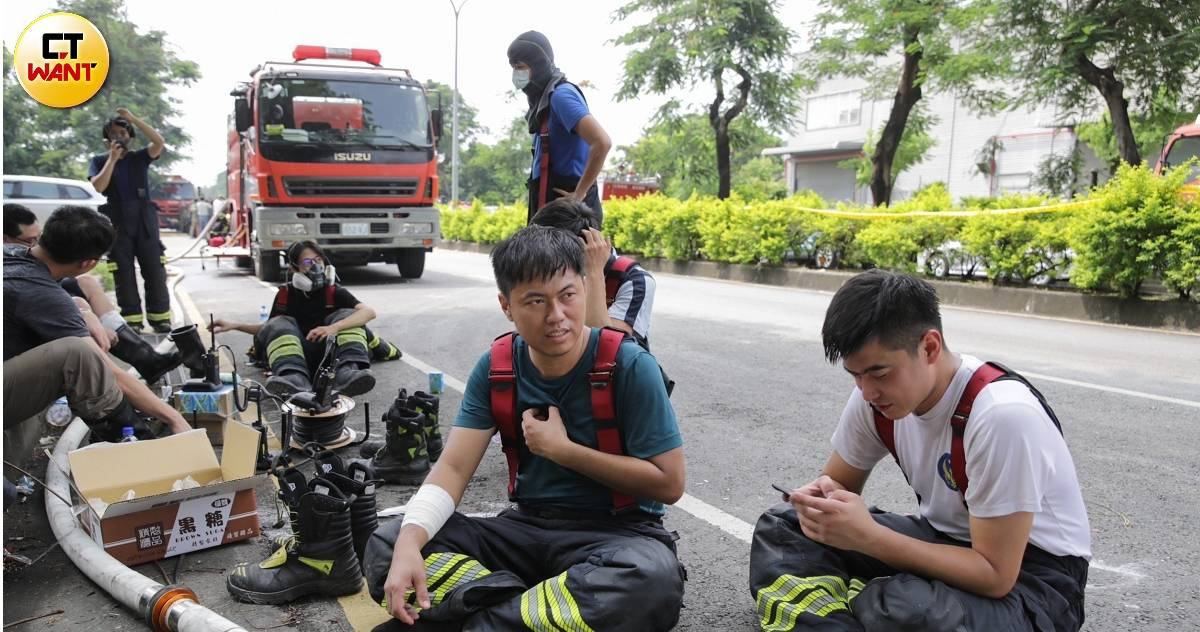 10年43位消防英雄殉職 邱顯智：請政府一定要聽到基層消防員的聲音 | 政治 | CTWANT
