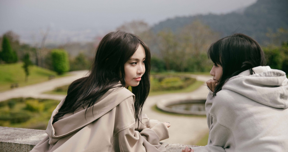 陳芳語牽閨蜜對望發電拍MV 紀念女女戀提倡愛不分性別 | 娛樂 | CTWANT