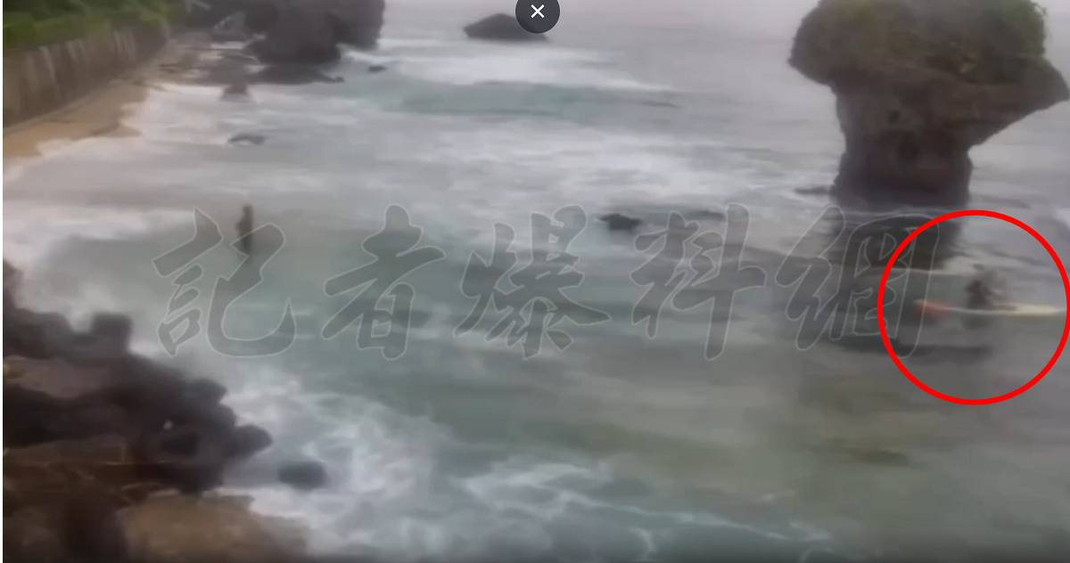 無視「海灘插紅旗」！ 2遊客奔小琉球玩SUP秒被大浪掀翻 | 社會 | CTWANT