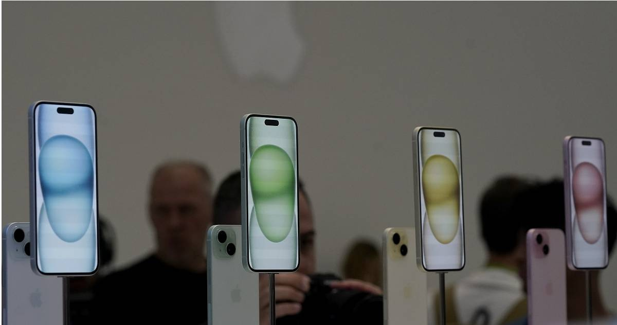 妹子嫌iPhone15太貴！想入手iPhone14 Pro卻遭攔 果粉曝「超爛缺點」：用1年就後悔 | 財經 | CTWANT