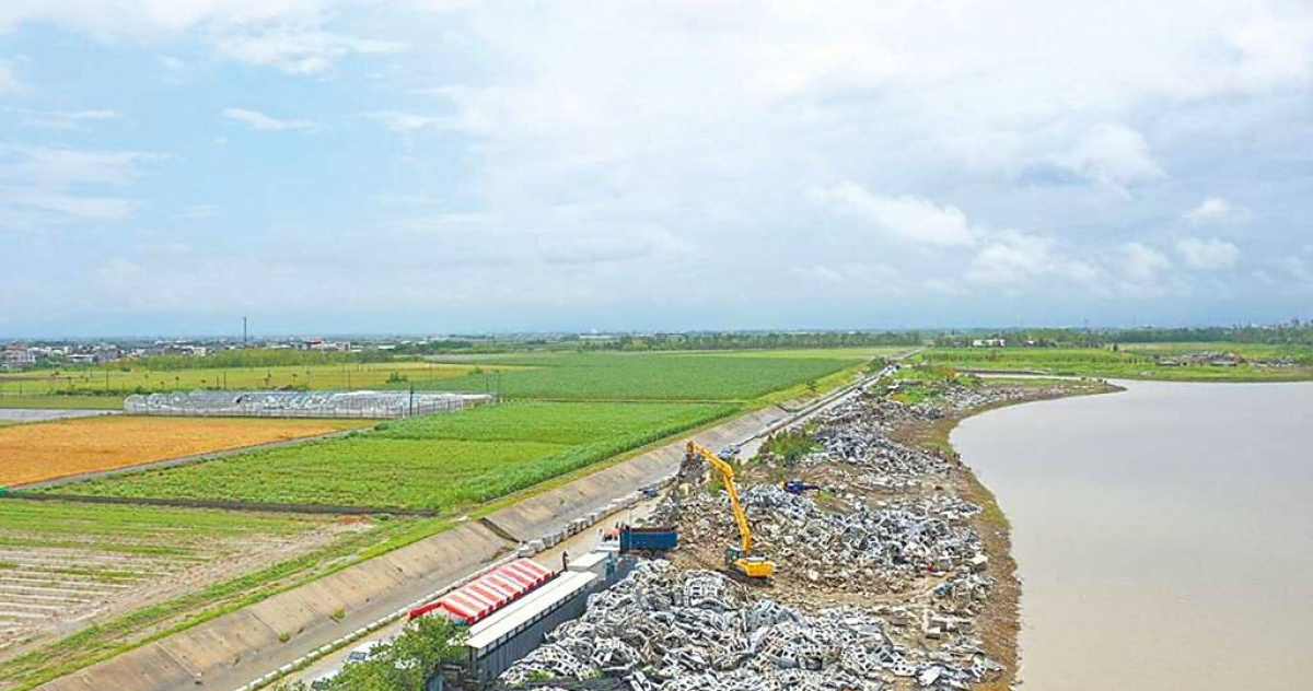 清理光電板消極草率 元昱遭罰200萬 | 社會 | CTWANT