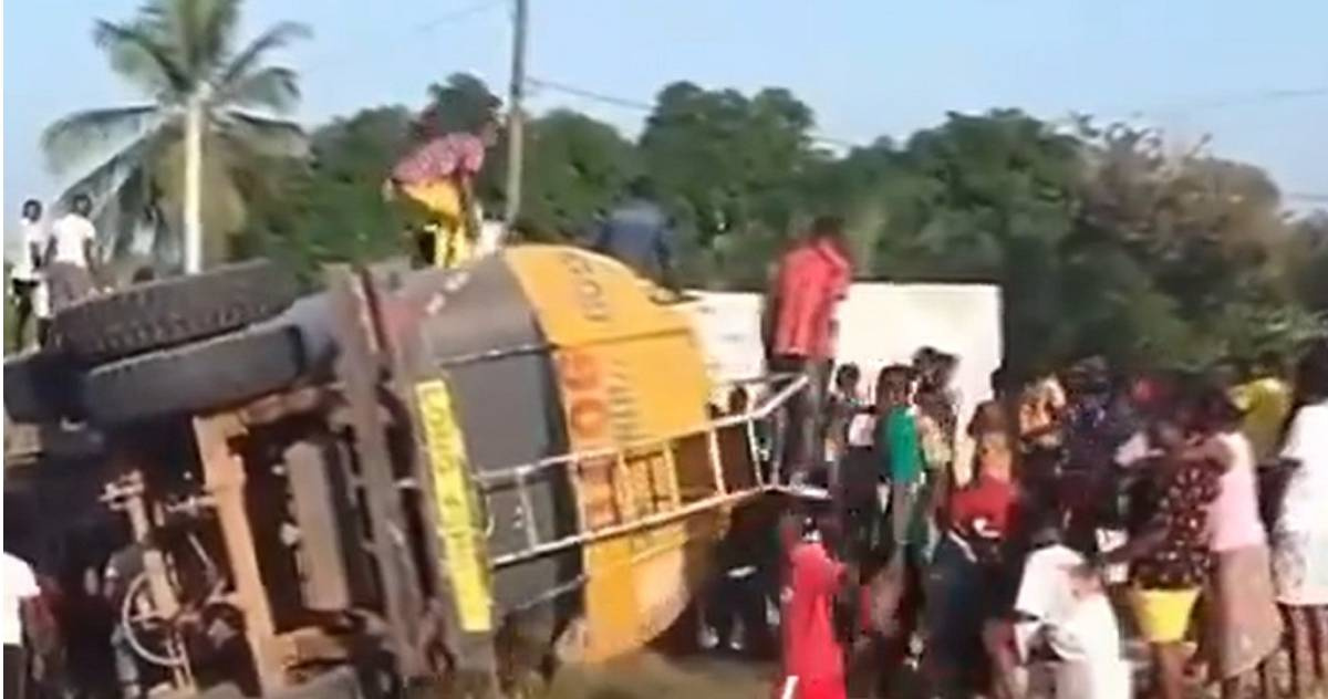 油罐車翻覆民眾聚集搶「接油」！ 下秒大爆炸釀至少40死 | 國際 | CTWANT