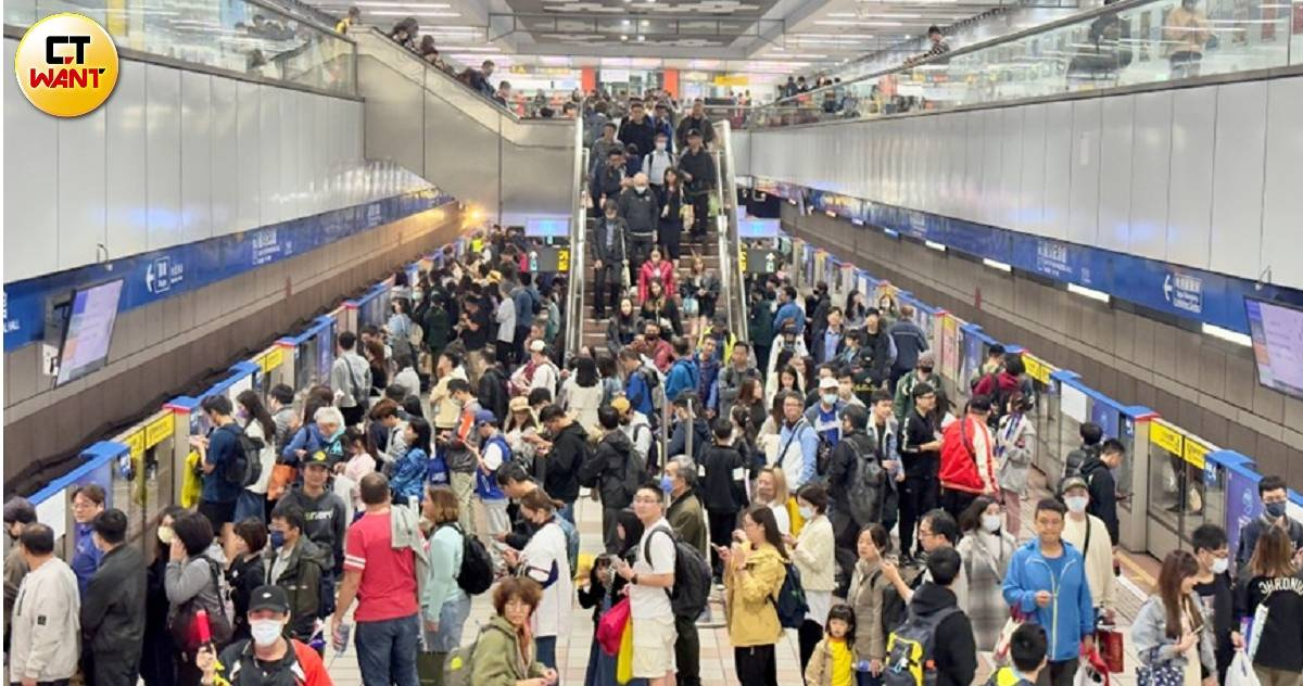 探視捷運傷人案挨刀高中生 蔣萬安讚勇敢體貼膽識過人 | 政治 | CTWANT