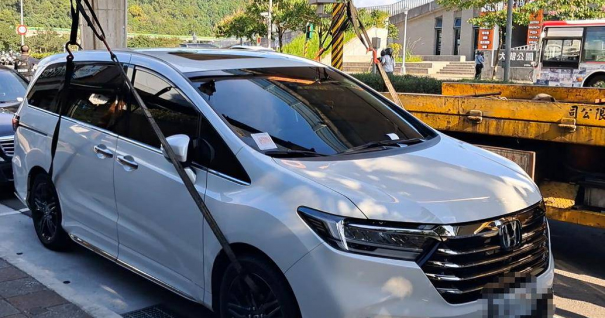 累欠18萬元遭查封拖吊 親友現場代繳13萬救車 | 社會 | CTWANT