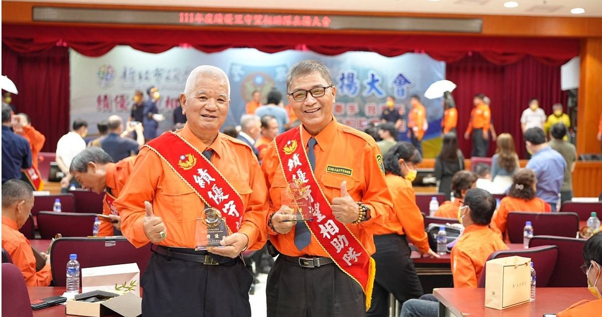 兄弟檔里長默默耕耘40年屢獲表揚 市長讚許2人是5星里長 | 社會 | CTWANT