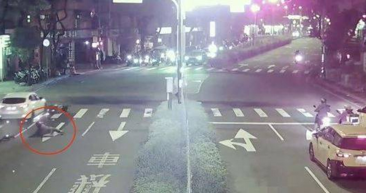 雞腿換駕照！19歲男開馬3逆撞4汽機車 1骨裂1擦挫傷送醫 | 社會 | CTWANT