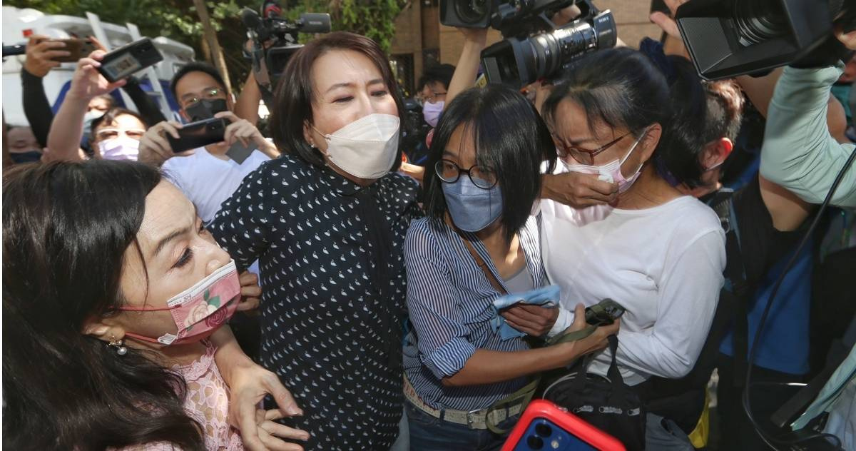 周玉蔻北檢追趕張淑娟想道歉 王鴻薇擋拆防周、張王見王 | 政治 | CTWANT