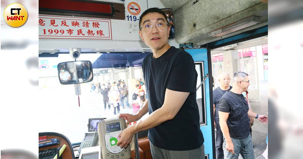 TPASS通勤月票第一個上班日 基隆市長搭車體驗 | 政治 | CTWANT