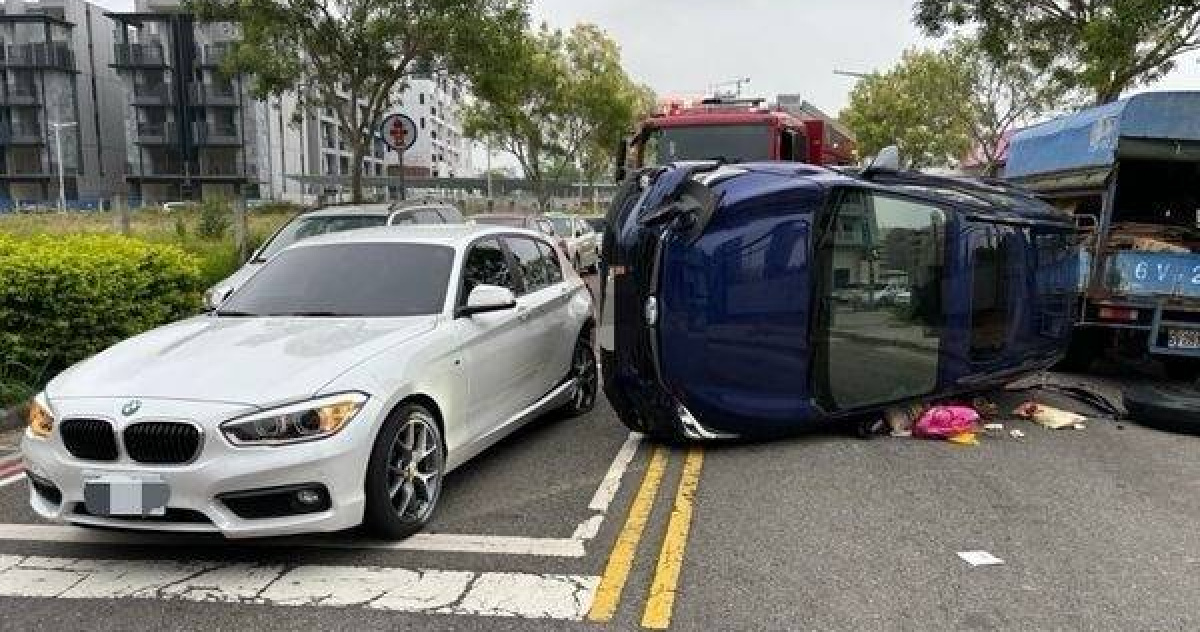 台中北屯車禍翻車驚魂！休旅車空翻1圈 7旬翁受困驚險脫困送醫 | 社會 | CTWANT
