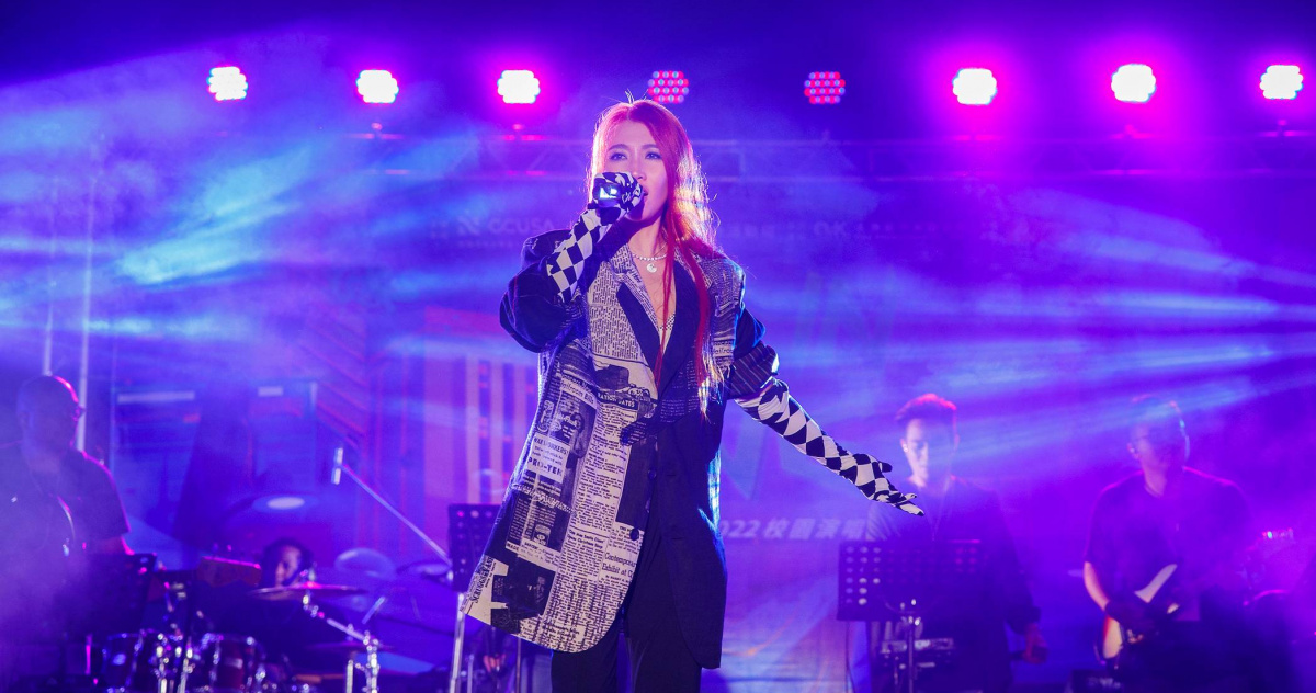 A-Lin相隔多年重返校園 帥氣紅髮嗨喊「變年輕了」 | 娛樂 | CTWANT