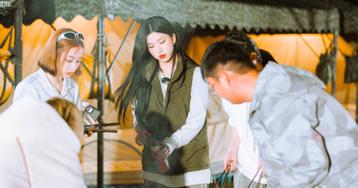 「未來少女」粼粼素顏嚇壞眾人 容容突在飯桌上被告白 | 娛樂 | CTWANT