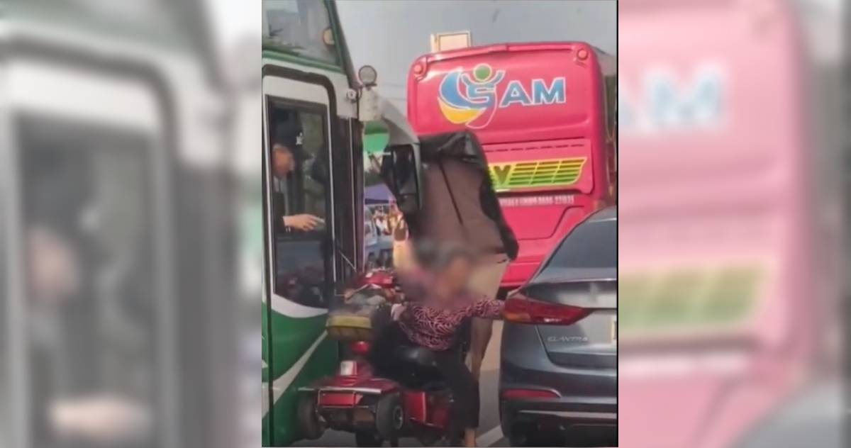 驚見行動神主牌！阿嬤代步車逆向鑽縫卡住 1秒變敞篷還「翹雙輪」 | 社會 | CTWANT