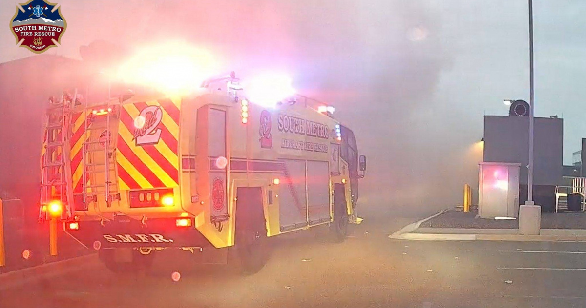 美小型飛機墜毀商業園區！機上2人不幸罹難 目擊者見「巨大爆炸」嚇壞 | 國際 | CTWANT