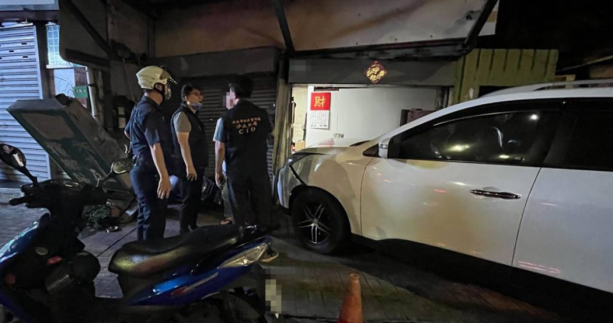 愛犬紅貴賓外出散步遭檳榔攤「小黑」咬死 飼主開車衝撞復仇 | 社會 | CTWANT