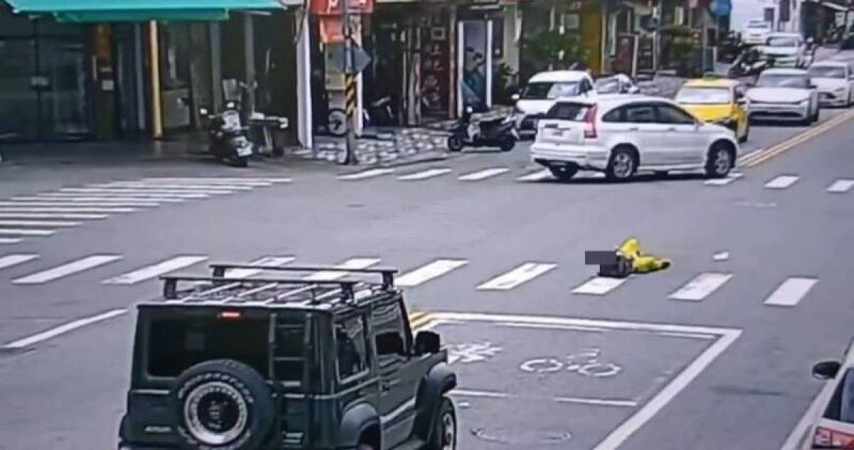 斑馬線驚見「滾」行人！男子花30秒滾過馬路 警方：擋路最高罰500 | 社會 | CTWANT