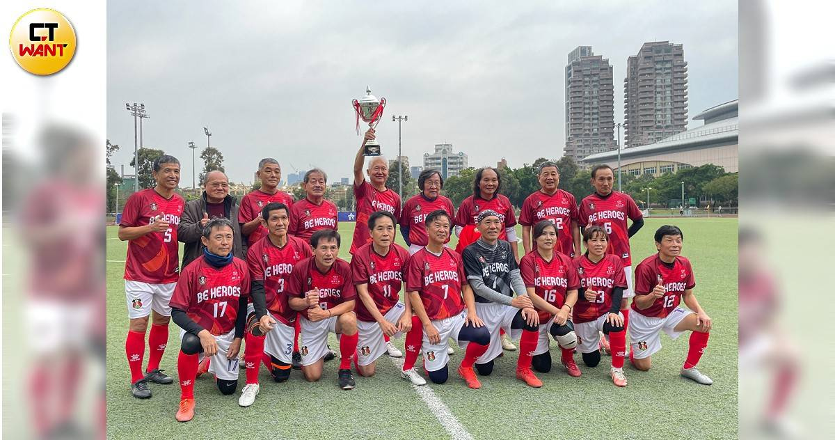 新壽董魏寶生12碼PK成功射門！足球友誼賽奪獎盃好彩頭 邱義仁現身相挺 | 財經 | CTWANT